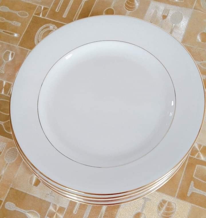 Vintage big plates(with gold lining) on Carousell
