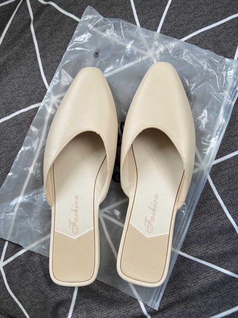 Beige Flats, Women's Fashion, Footwear, Flats on Carousell