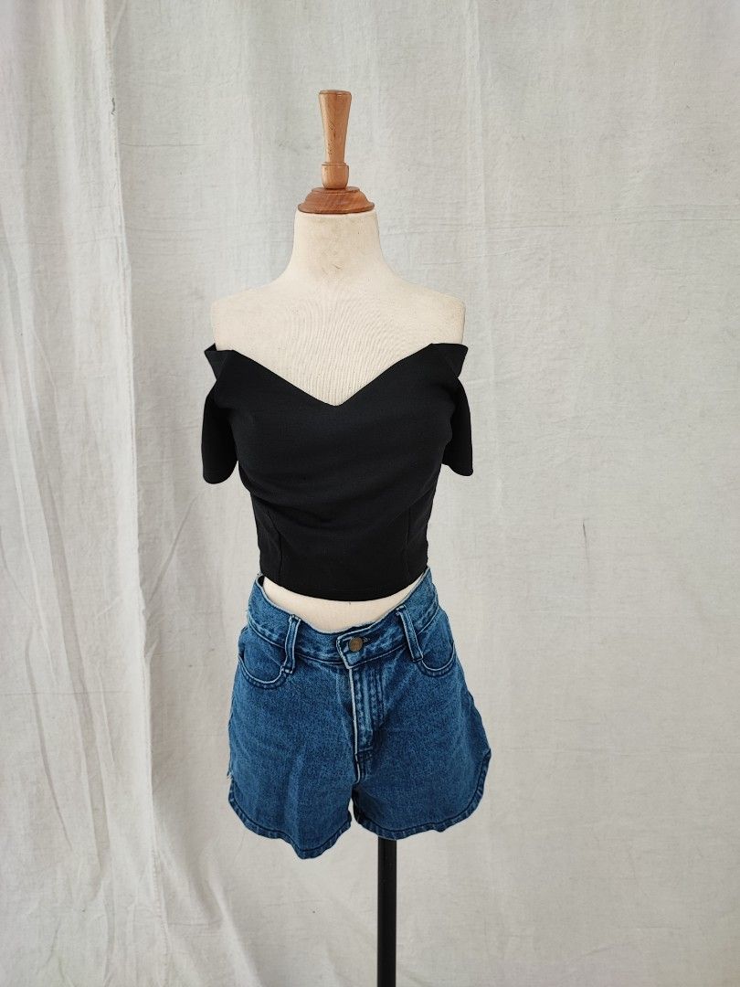 Black sabrina top crop, Fesyen Wanita, Pakaian Wanita, Atasan di Carousell