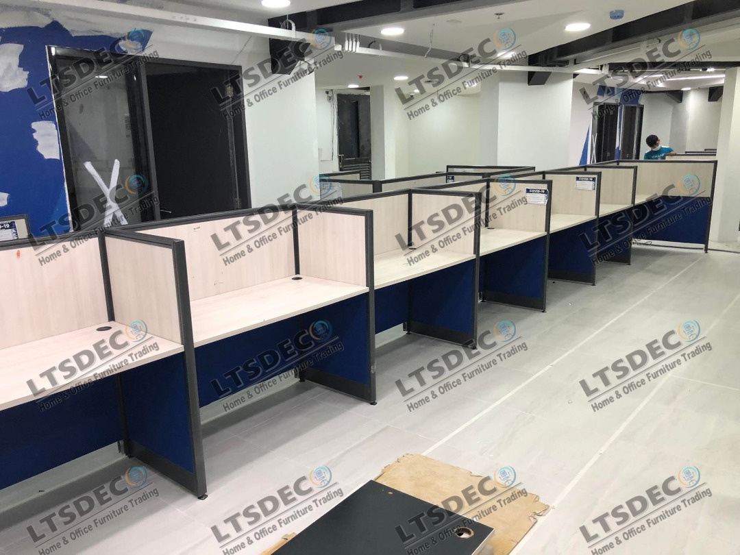 call center table with sharing panel office partitions on Carousell