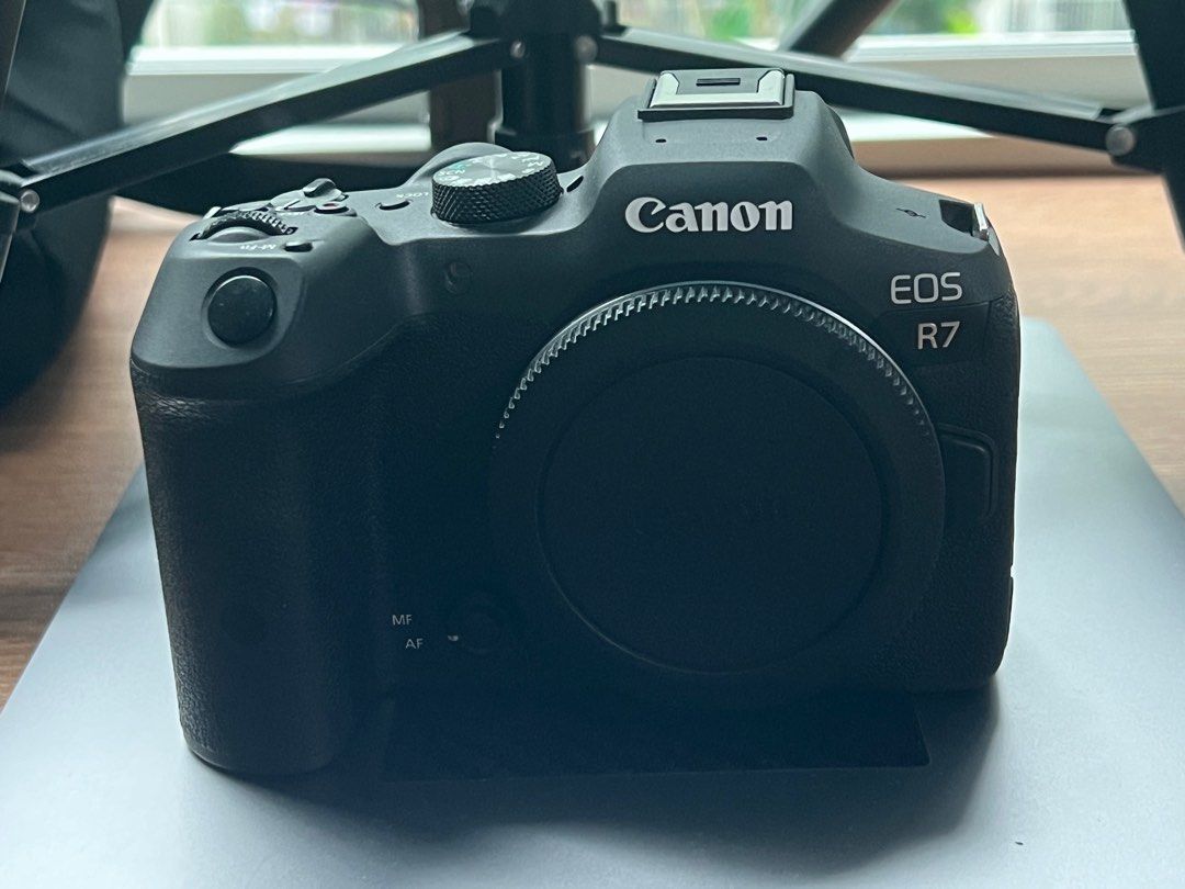 Canon R7 full box with black mamba cage, Photography, Cameras on Carousell