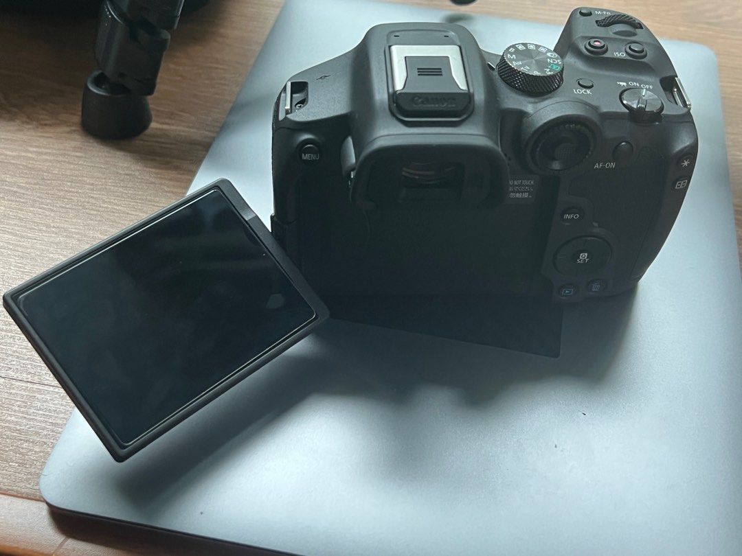 Canon R7 full box, Photography, Cameras on Carousell