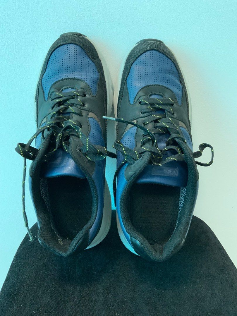 Coleman shoes tracking, Sports Equipment, Hiking & Camping on Carousell