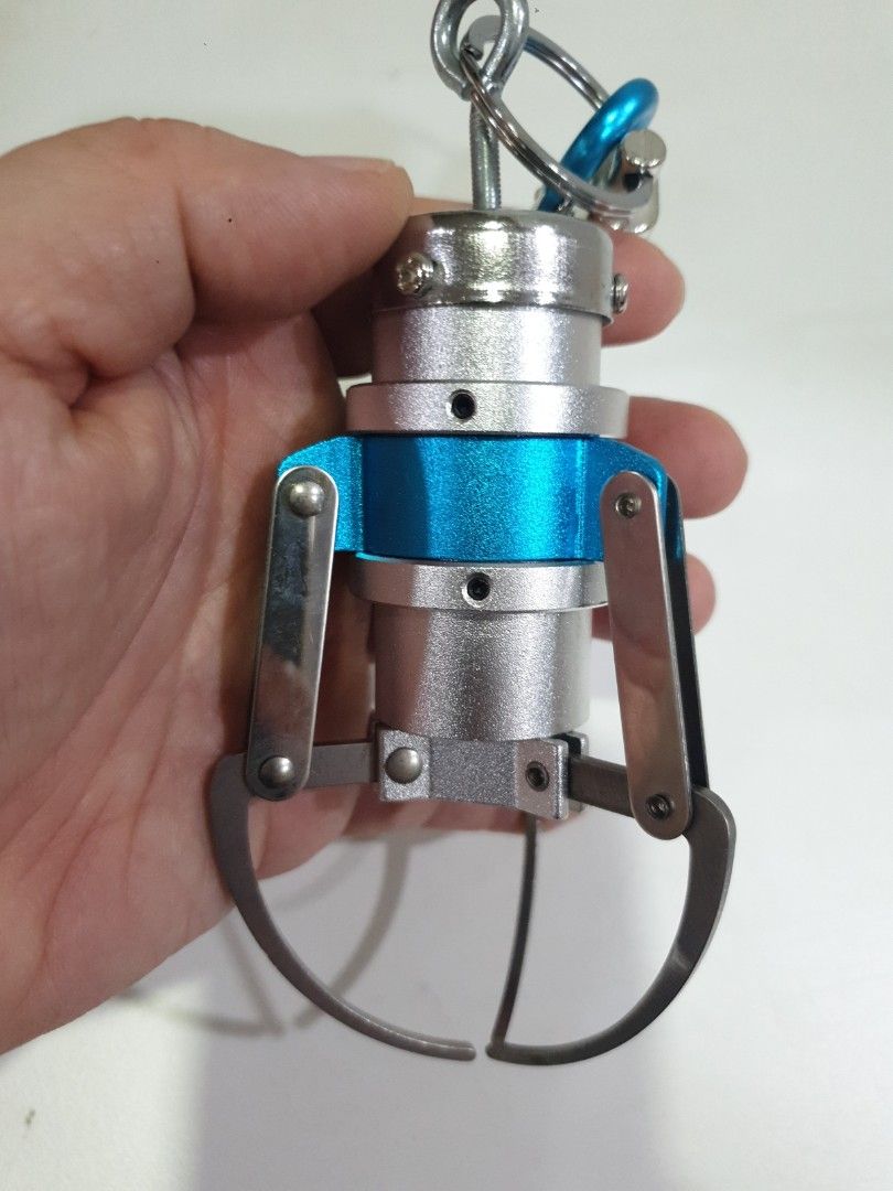 Crane Machine claw keychain, Hobbies & Toys, Toys & Games on Carousell