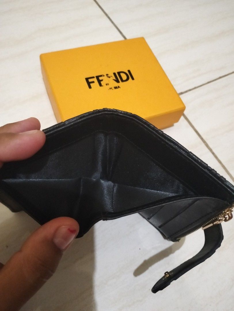 Dompet lipat kecil ala Fendy, Fesyen Wanita, Tas & Dompet di Carousell