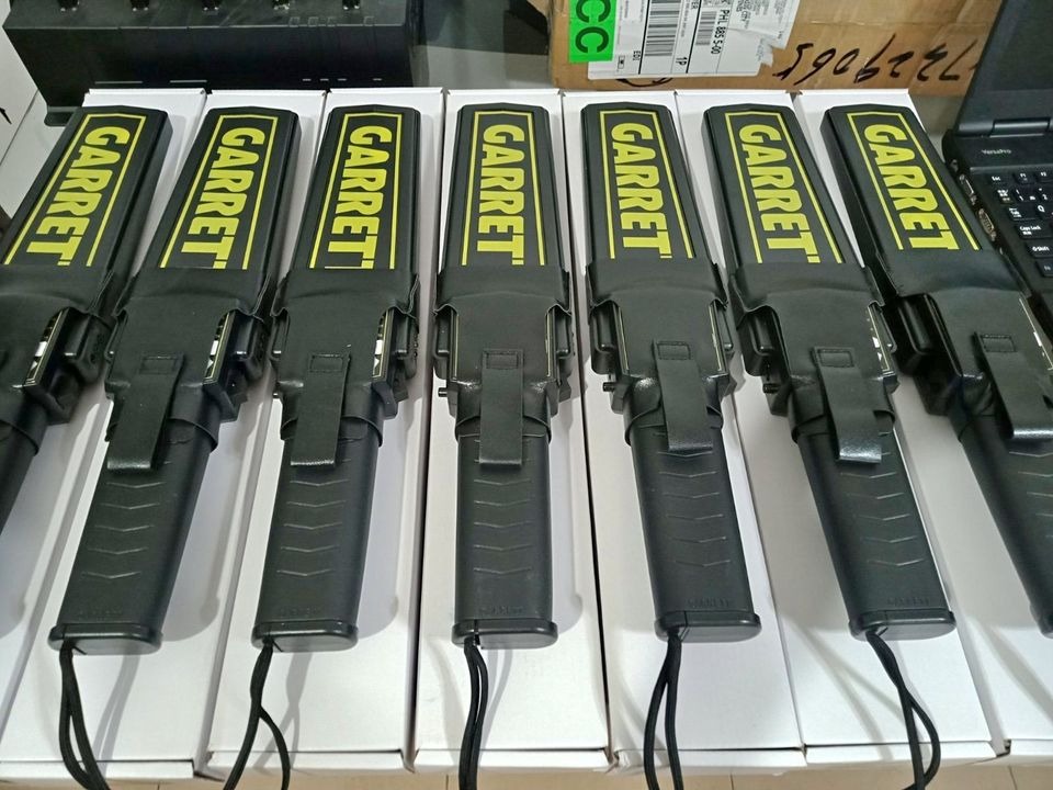 GARRET HANDHELD METAL DETECTOR ( FOR SECURITY GUARDS ONLY ) on Carousell