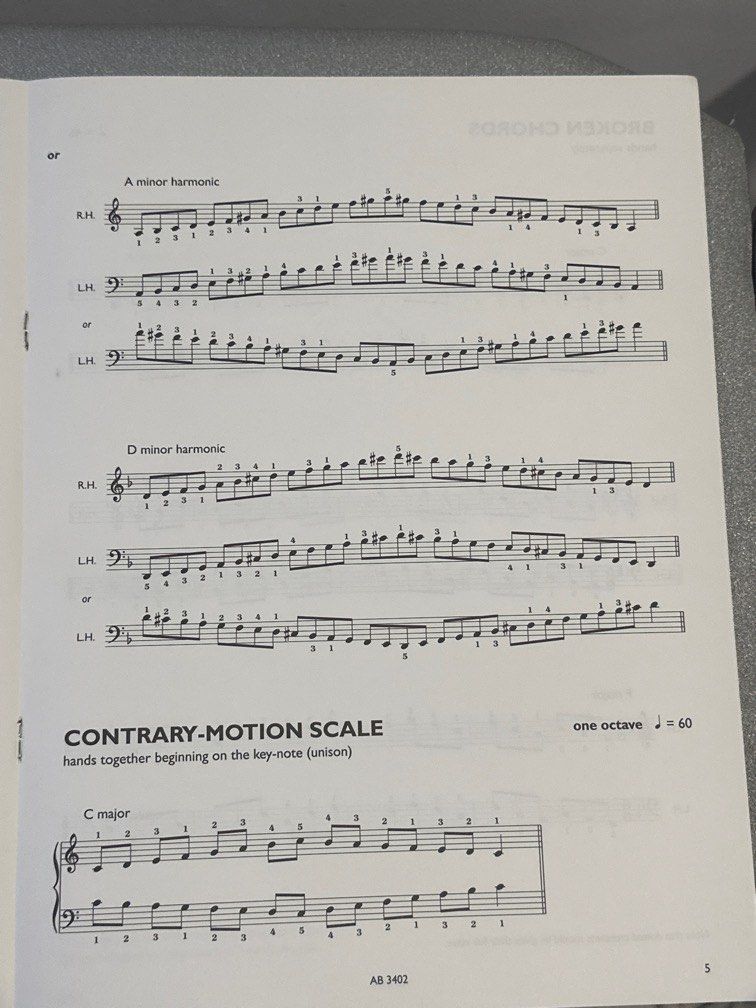 Grade 1 Piano Scales & broken Chords ABRSM, Hobbies & Toys, Music ...