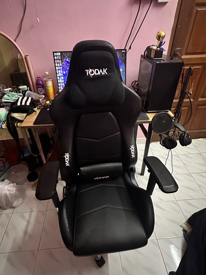 Kerusi gaming todak alpha premium, Furniture & Home Living, Furniture ...