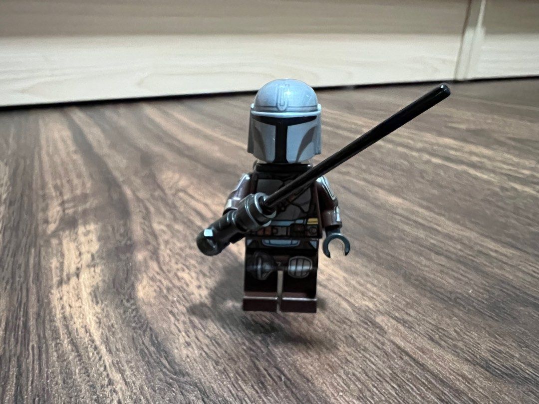 LEGO Star Wars - The Mandalorian with Darksaber, Hobbies & Toys, Toys ...