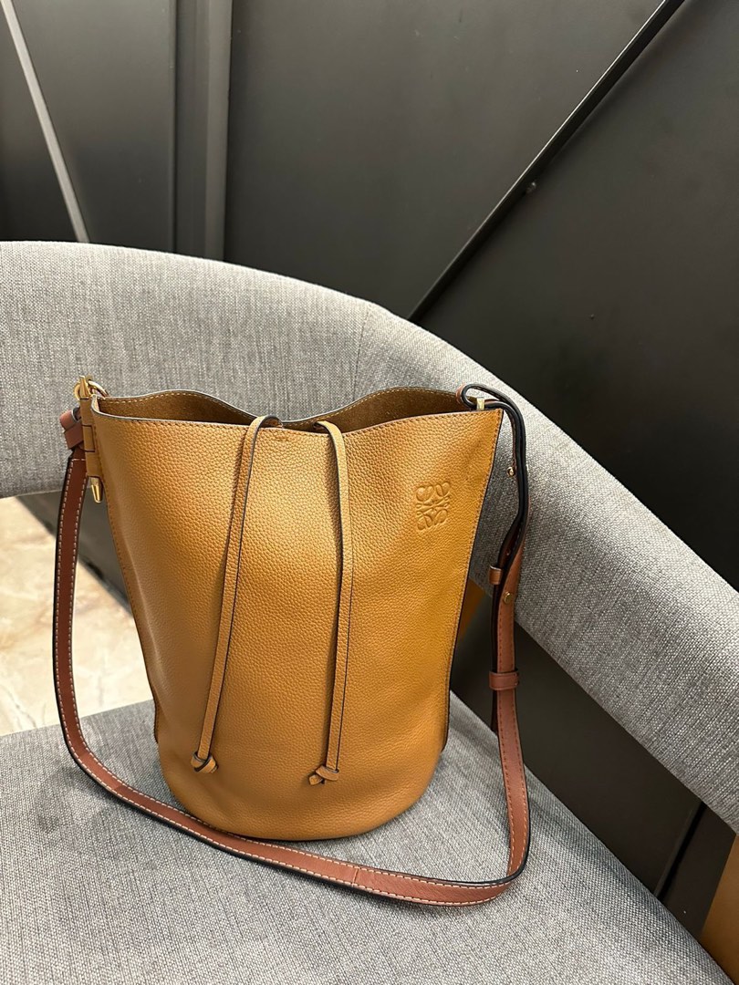 Loewe Bucket Bag, Barang Mewah, Tas & Dompet di Carousell