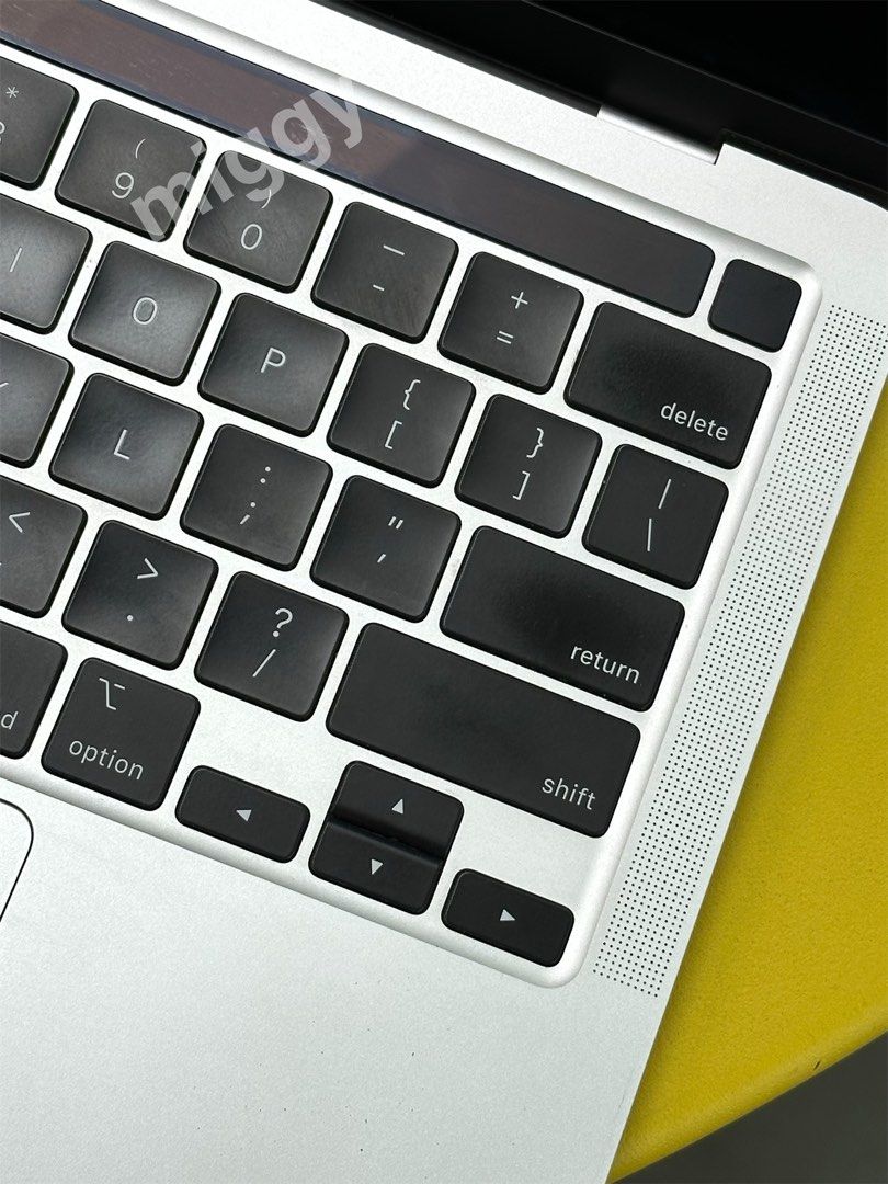 Macbook Pro 2020 Intel i7 16/500gb variant on Carousell