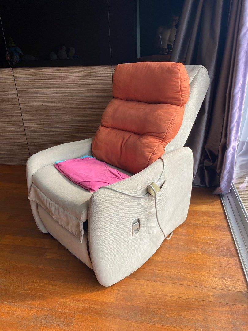 Osim OS7310 massage chair seldom use with extra new cover, TV & Home ...