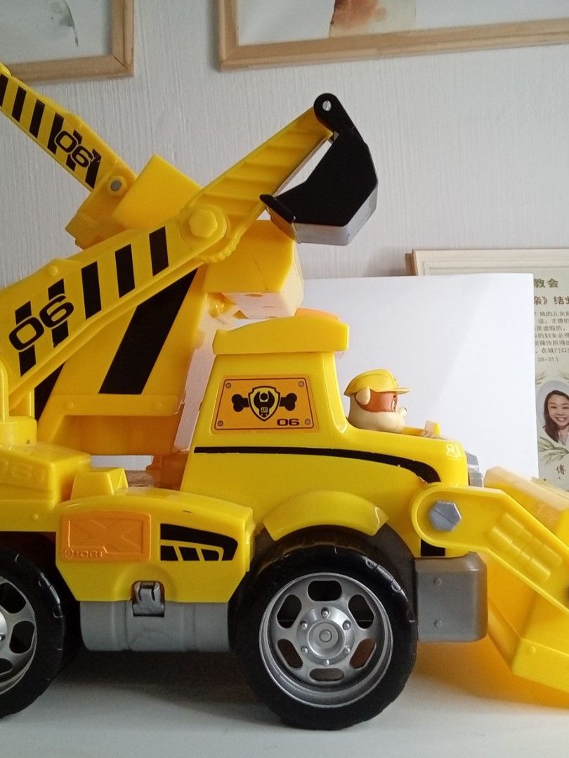 Paw Patrol Ultimate Rubble Truck and Rubble, Hobbies & Toys, Toys ...