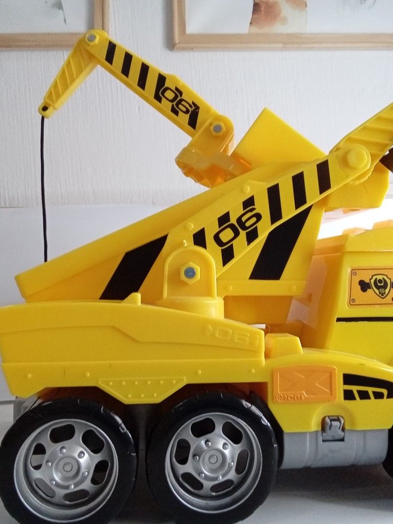 Paw Patrol Ultimate Rubble Truck and Rubble, Hobbies & Toys, Toys ...