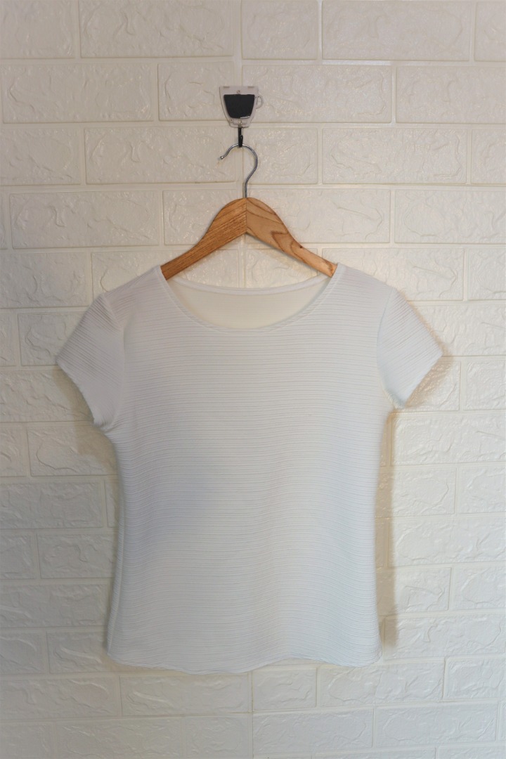 Plain White Basic Top, Women's Fashion, Tops, Shirts on Carousell