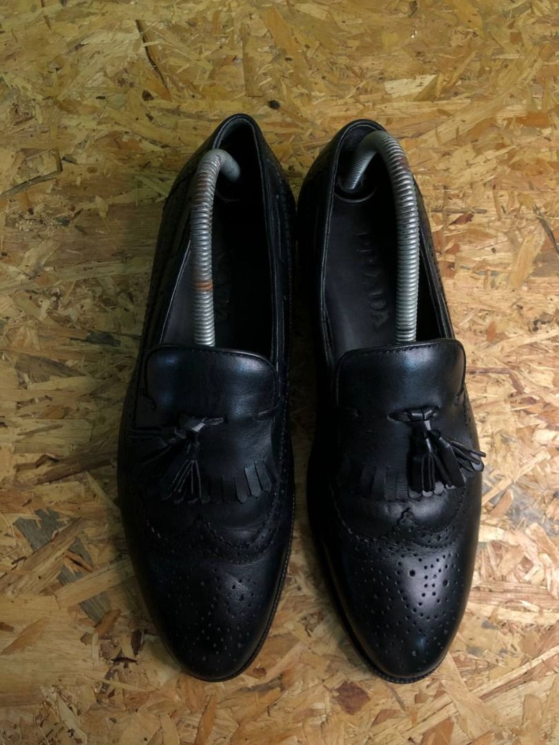 PRADA Code : P003 saiz : 7, Men's Fashion, Footwear, Casual shoes on ...