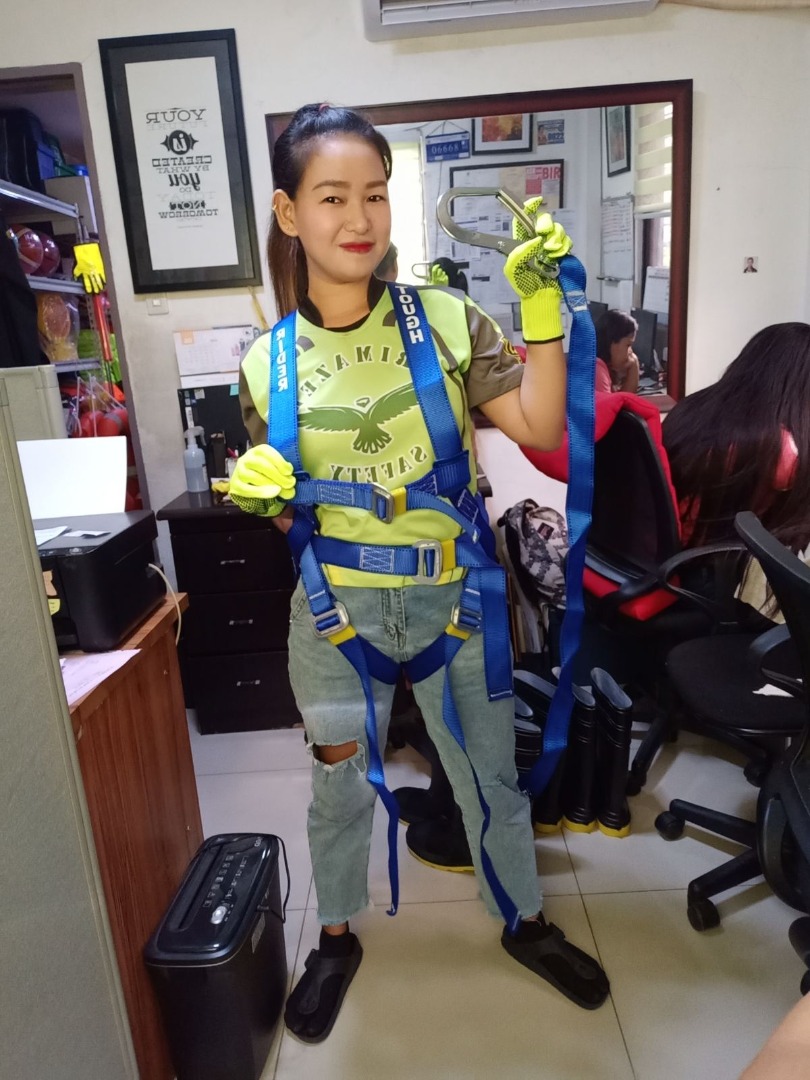 SAFETY HARNESS WITH BACK SUPPORT, Commercial & Industrial, Construction ...