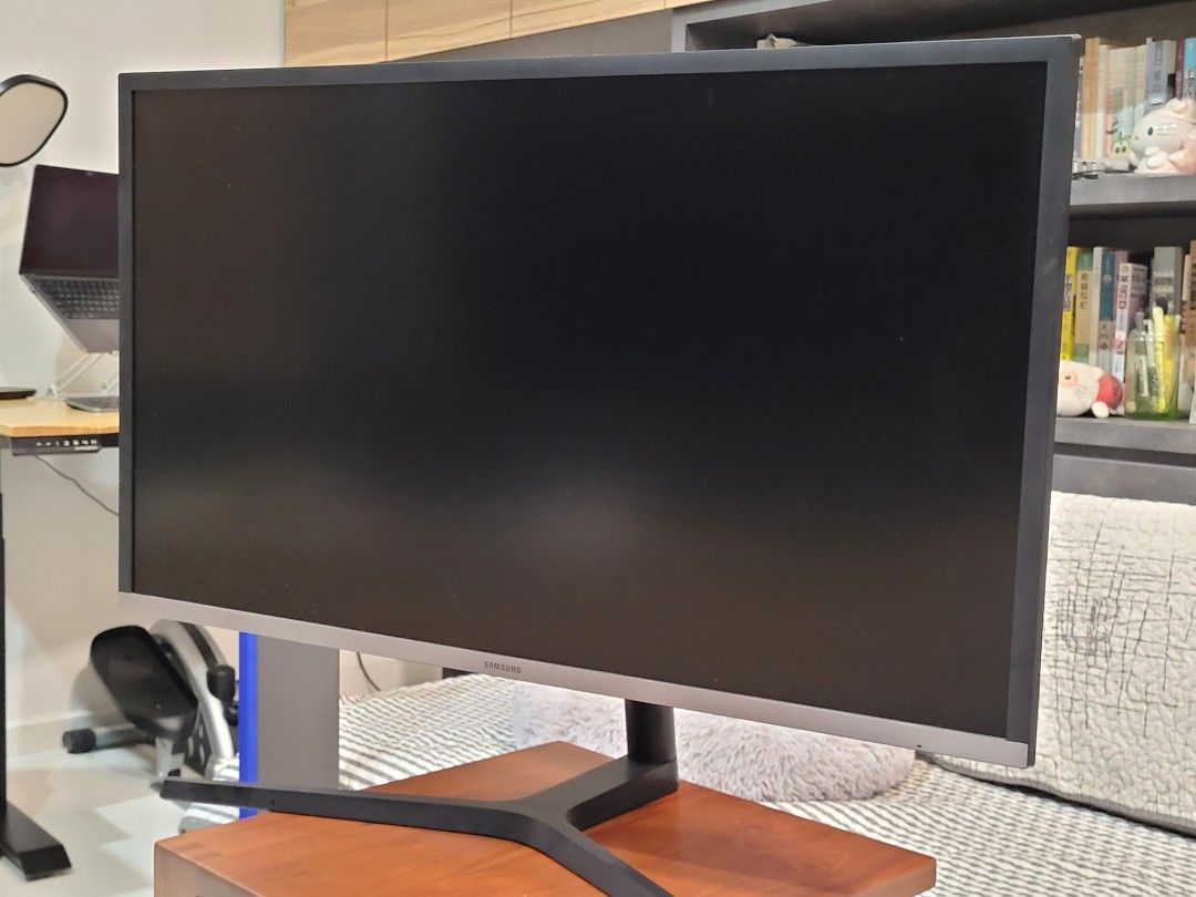 Samsung 32 inch 4K QLED monitor, free HDMI/DP cables, Computers & Tech ...