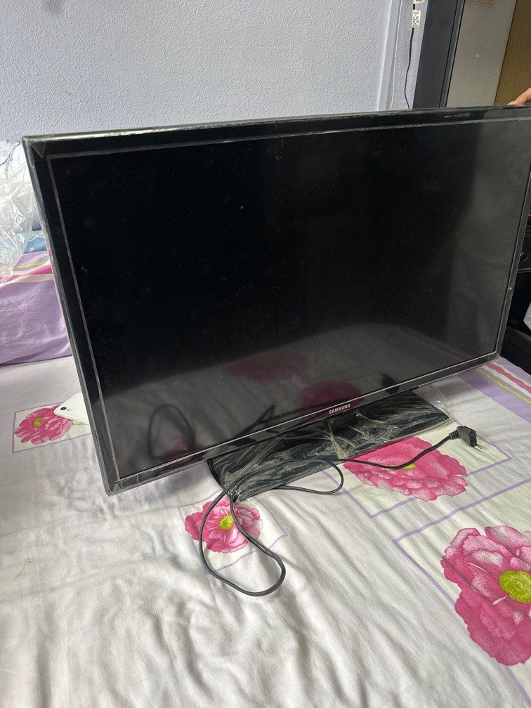 Samsung TV 32 inch, TV & Home Appliances, TV & Entertainment, TV on Carousell
