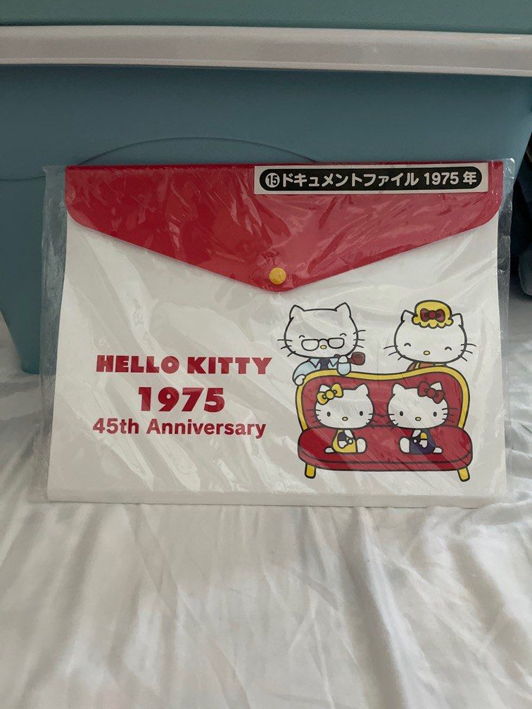 Sanrio hello kitty document file with divider, Hobbies & Toys, Toys ...