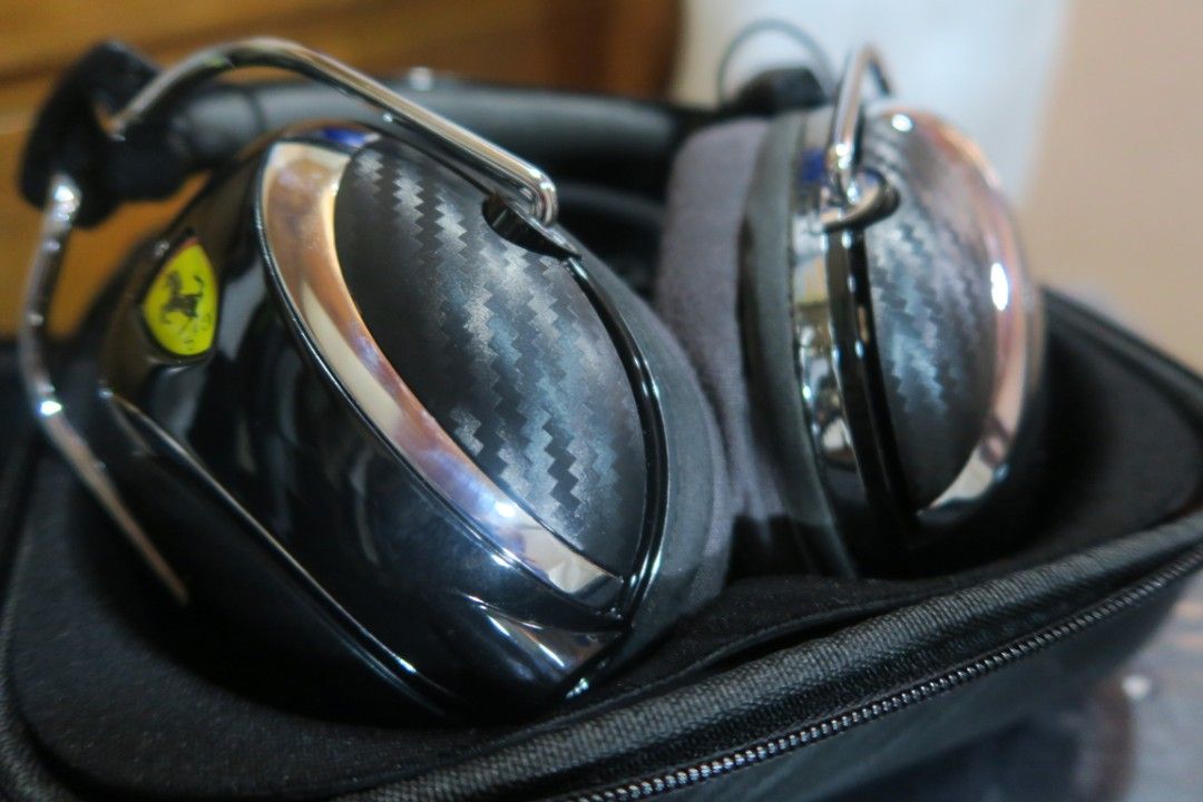 Schuderia Ferrari racing headphones carbon black x logic on Carousell