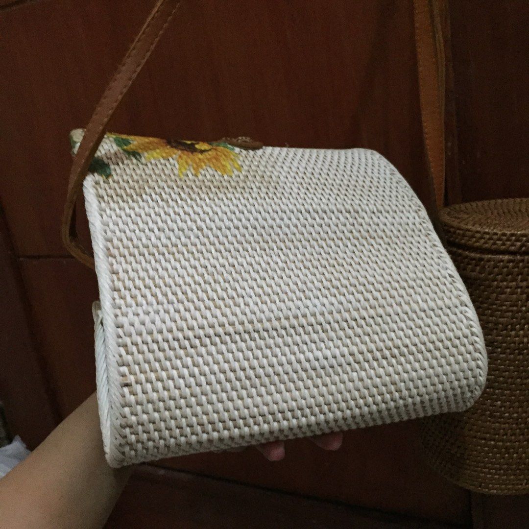Tas Anyaman putih lukis white rattan sling bag, Fesyen Wanita, Tas ...