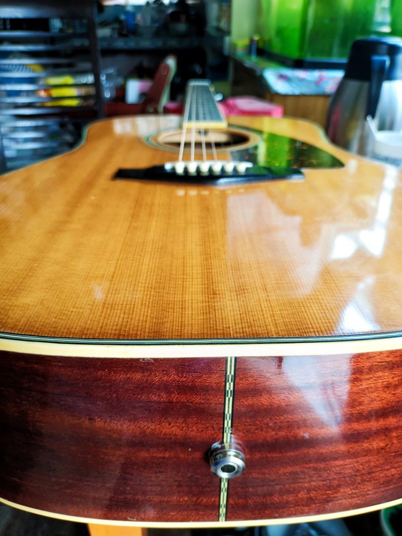 Yamaha Electric acoustic guitar with the Original Yamaha hard shell ...