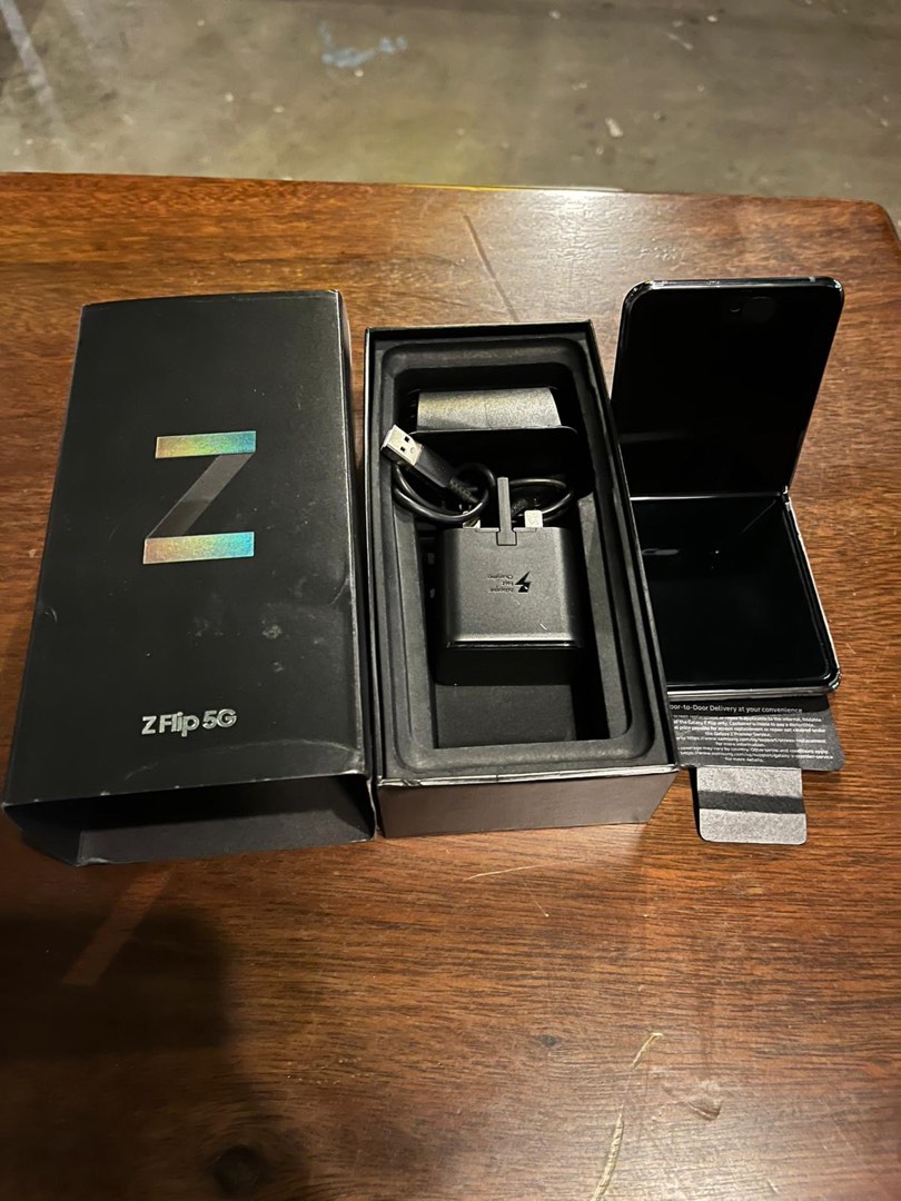 Galaxy Z Flip 5G Dual Sim Card 256GB (Free Samsung Bluetooth Earbuds ...