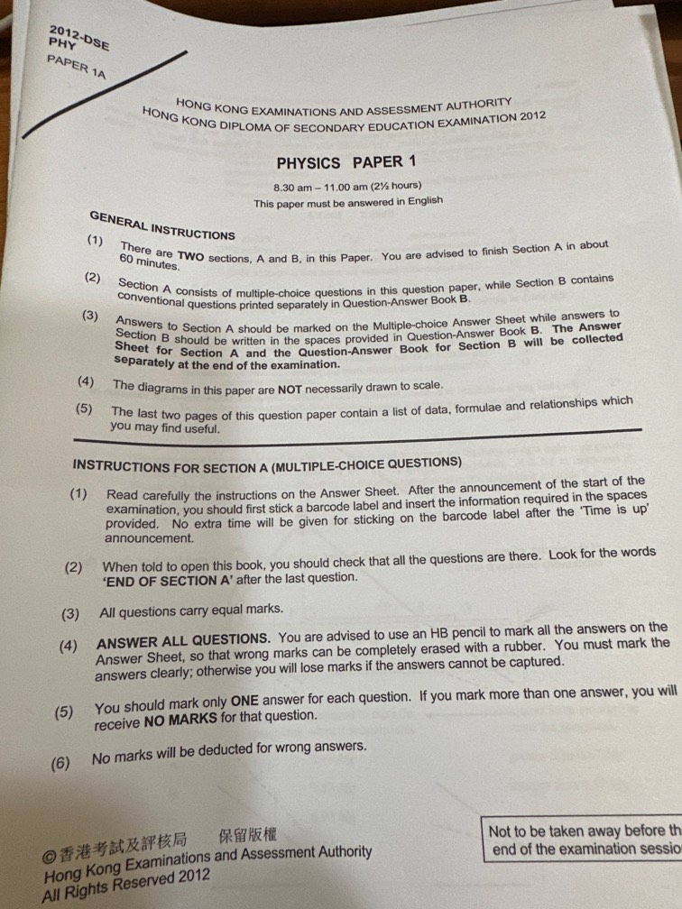 釘裝版 Phy Dse pp 附marking scheme 12-22, 興趣及遊戲, 書本 & 文具, 教科書 - Carousell