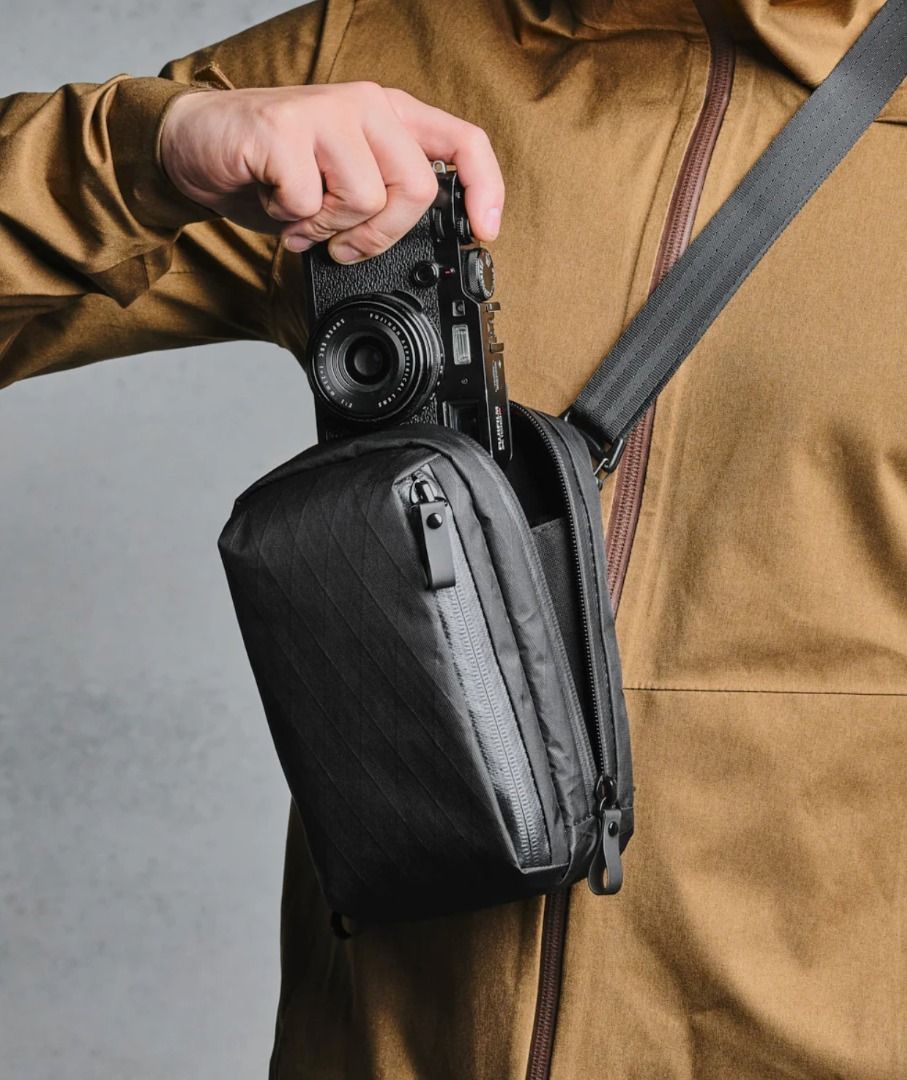 ALPAKA Metro Sling RFID protected Fits phone, cables, passport, HUB ...