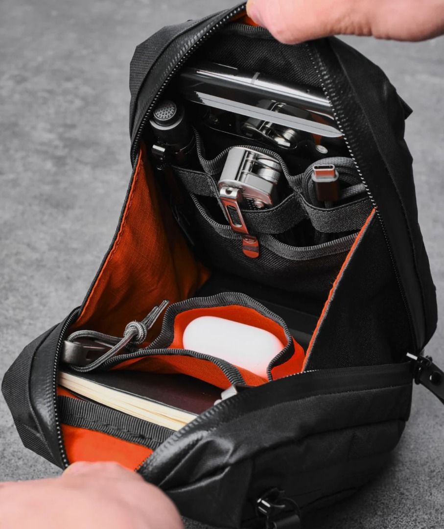 ALPAKA Metro Sling RFID protected Fits phone, cables, passport, HUB ...