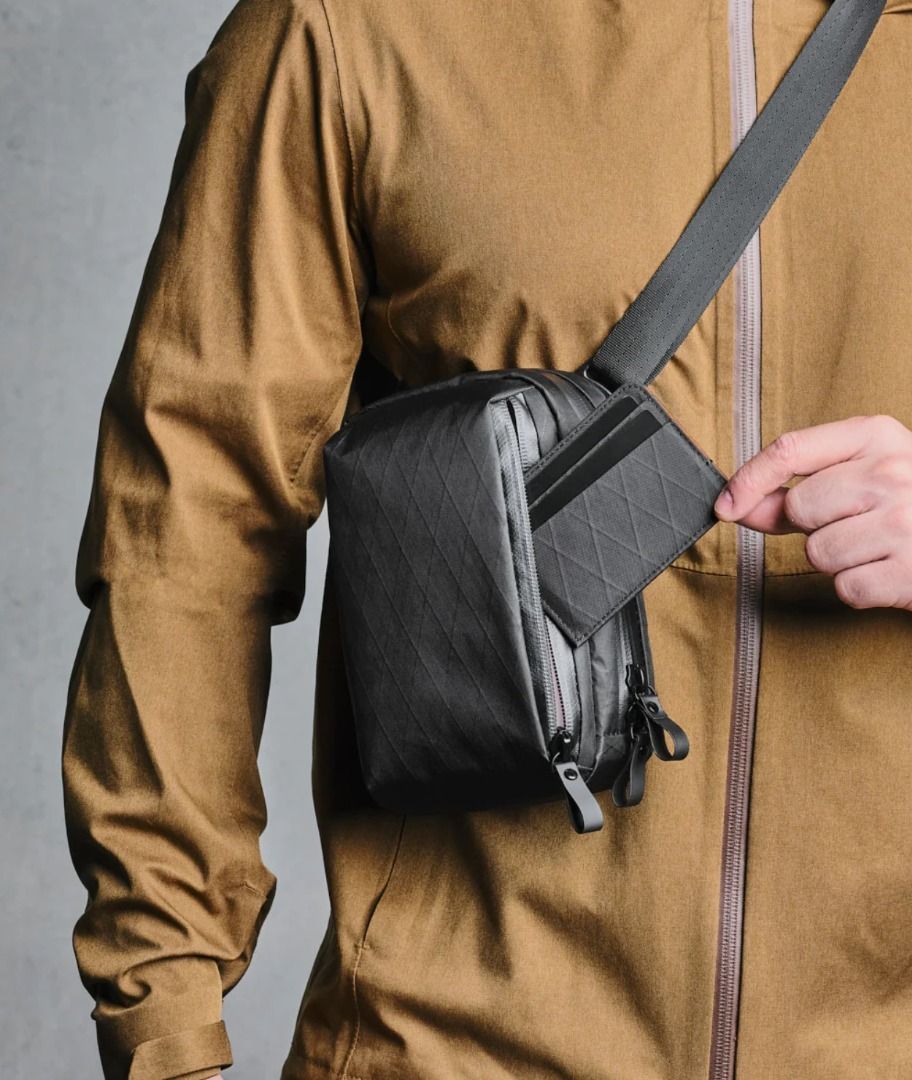 ALPAKA Metro Sling RFID protected Fits phone, cables, passport, HUB ...