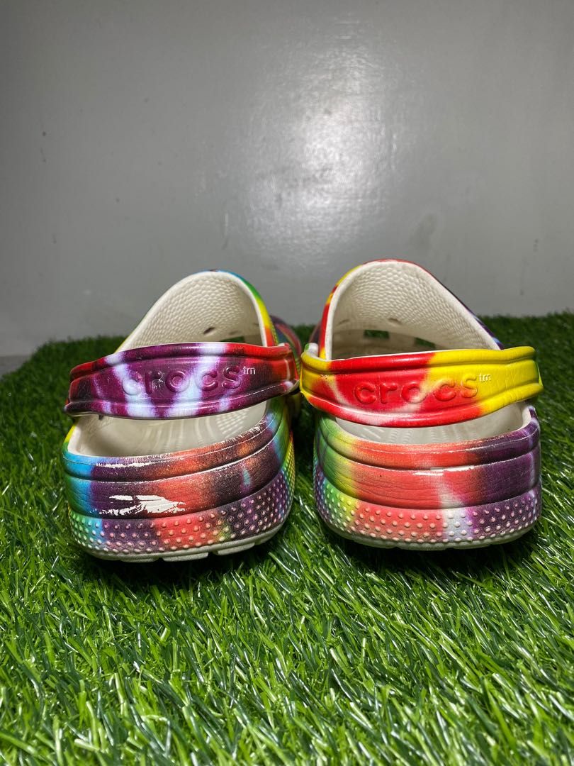 As419 CROCS TIE DYE M7 w9, Men's Fashion, Footwear, Slippers & Slides ...