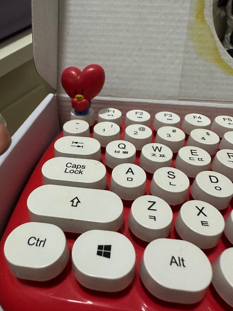 BT21 Wireless Retro Keyboard TATA, Computers & Tech, Parts ...