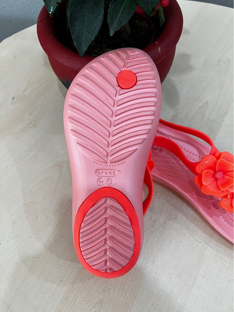 Crocs Serena W5, Women's Fashion, Footwear, Flats & Sandals on Carousell
