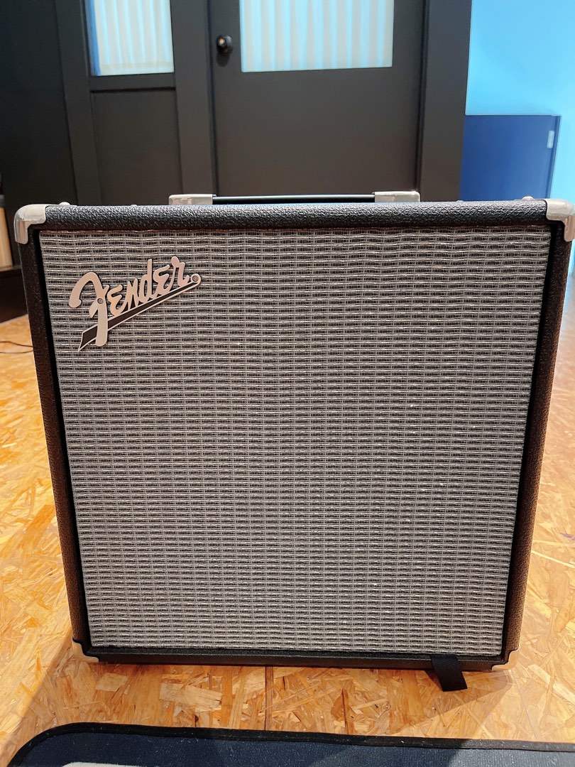 Fender Rumble 40 V3 Bass Combo Amplifier, 230V UK, Hobbies & Toys ...