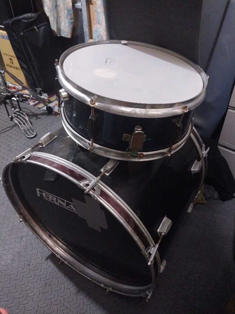 Fernando 22" Bass Drum and REGAL 14" Snare drum with muffling system ...