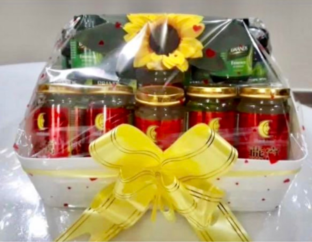 Free delivery . Premium party pack Hamper and message card. Good ...