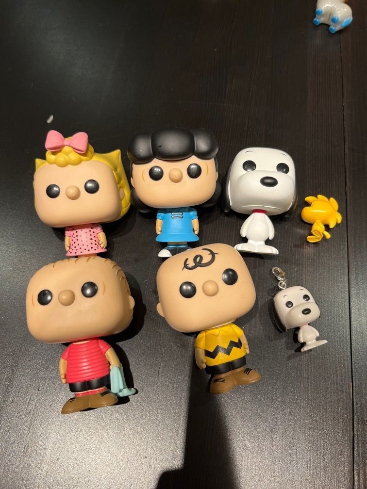 Funko Peanuts POP! TV Collectors Set: Charlie, Lucy, Sally, Linus ...