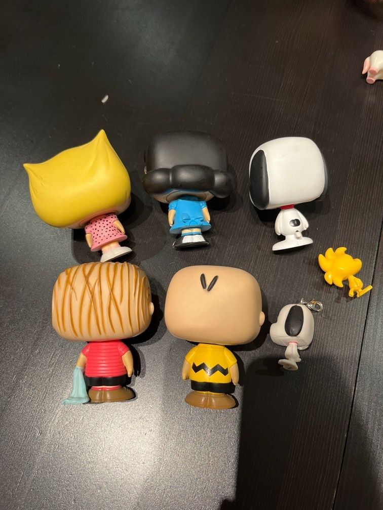 Funko Peanuts POP! TV Collectors Set: Charlie, Lucy, Sally, Linus ...