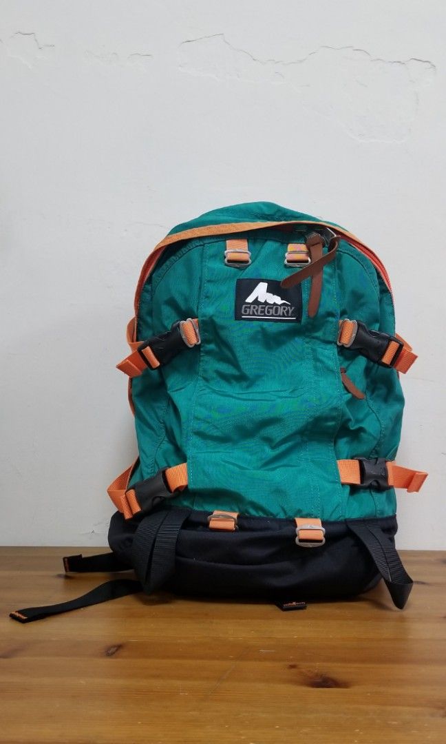 Gregory 綠色背囊, 男裝, 袋, 背包 - Carousell