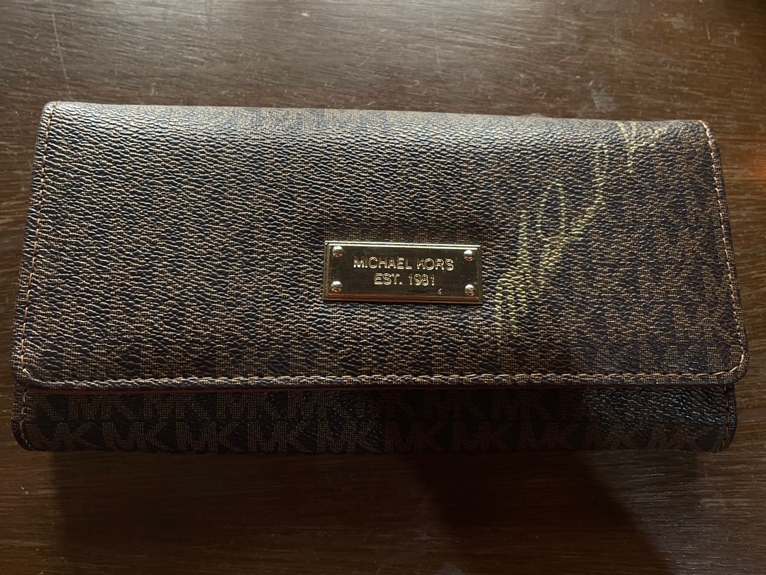 Michael kors long wallet on Carousell
