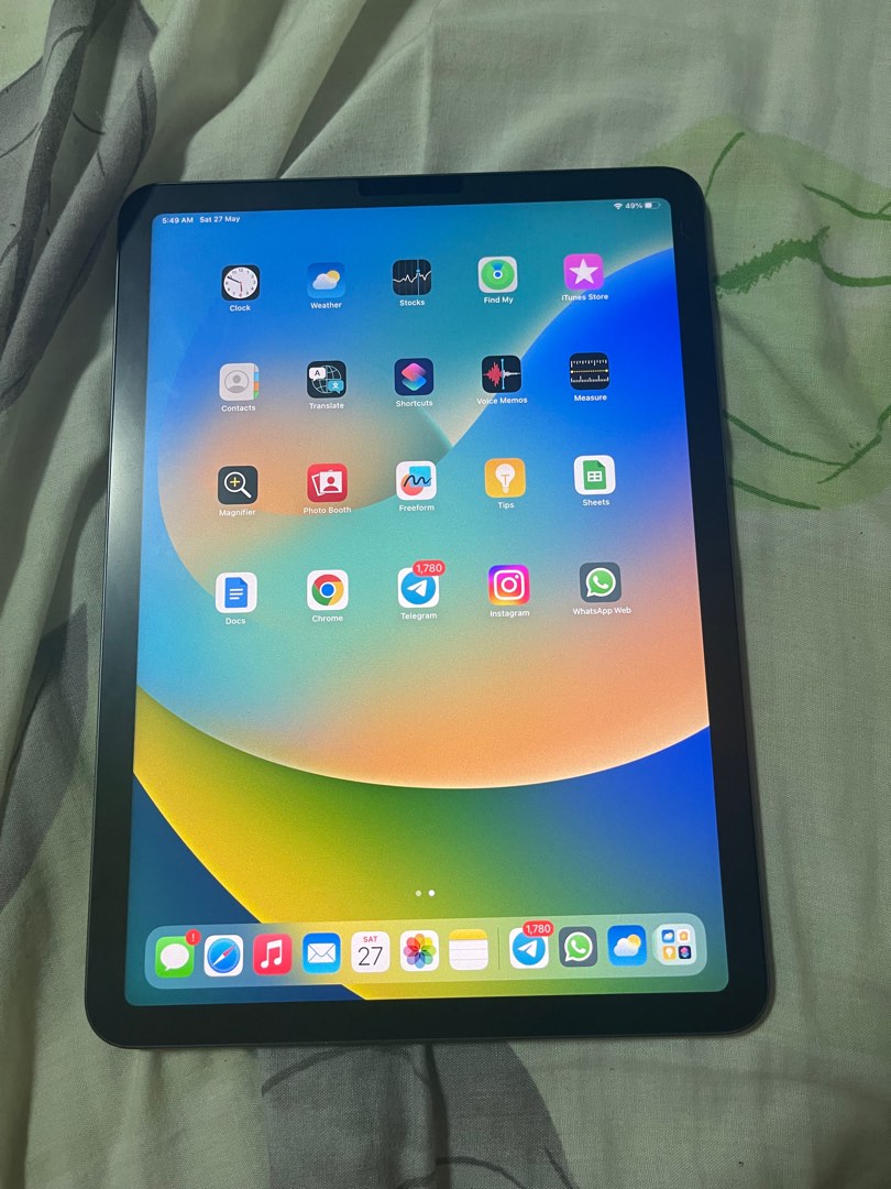 Mint Condition Apple iPad Air 5th Gen 256GB wifi (M1 chip 2022 model ...