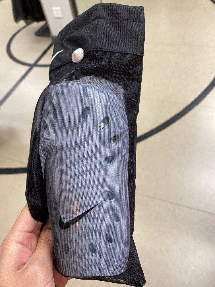 Nike guard (pad), 男裝, 鞋, 鞋墊及飾物 - Carousell