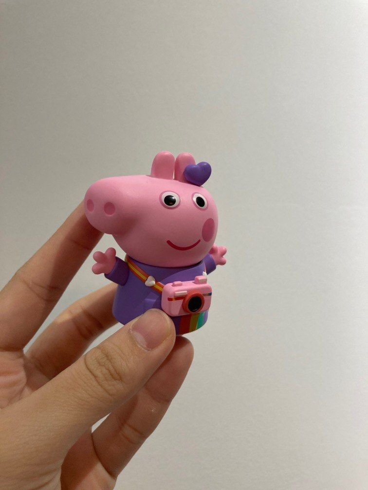 POPMART - photographer Peppa Pig (Family Celebration series), Hobbies ...