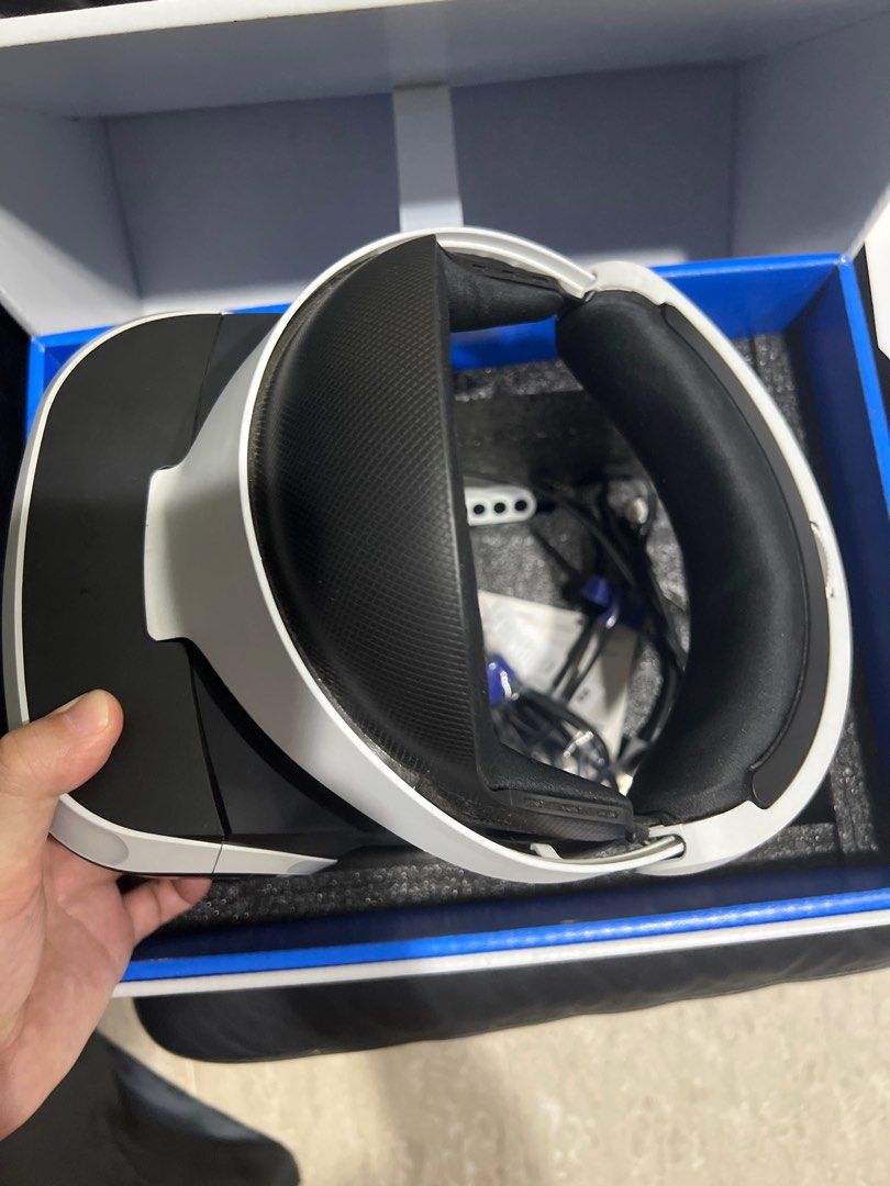 PS VR full set with box and good condition and VR controller, Video ...