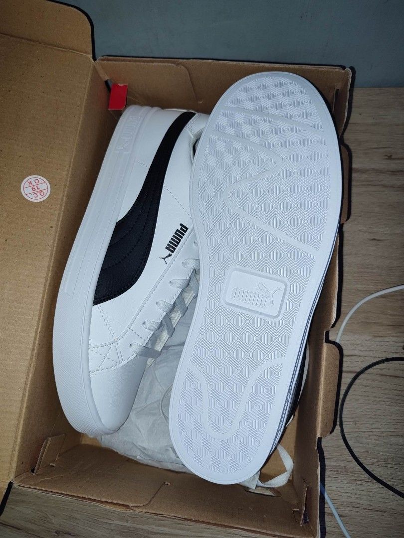 Puma classic white, Men's Fashion, Footwear, Sneakers on Carousell