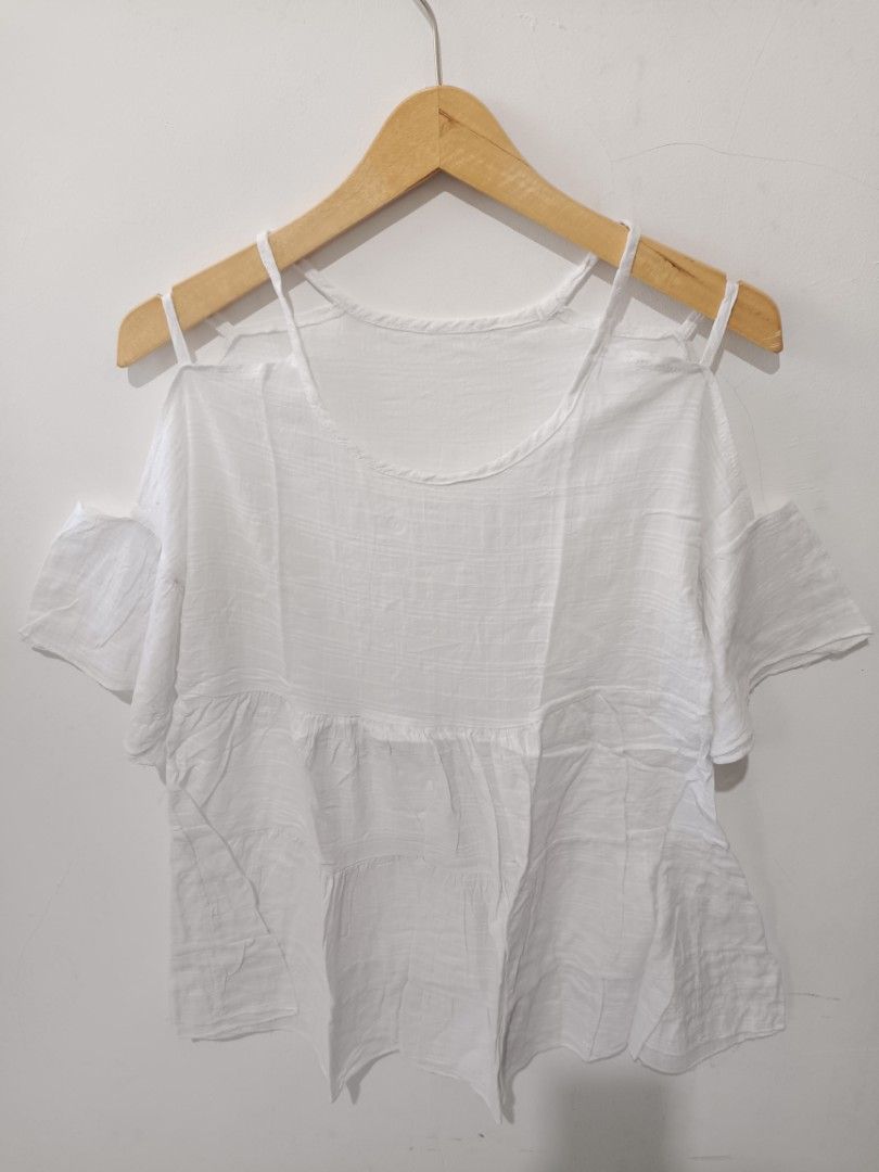 Sabrina white, Fesyen Wanita, Pakaian Wanita, Atasan di Carousell