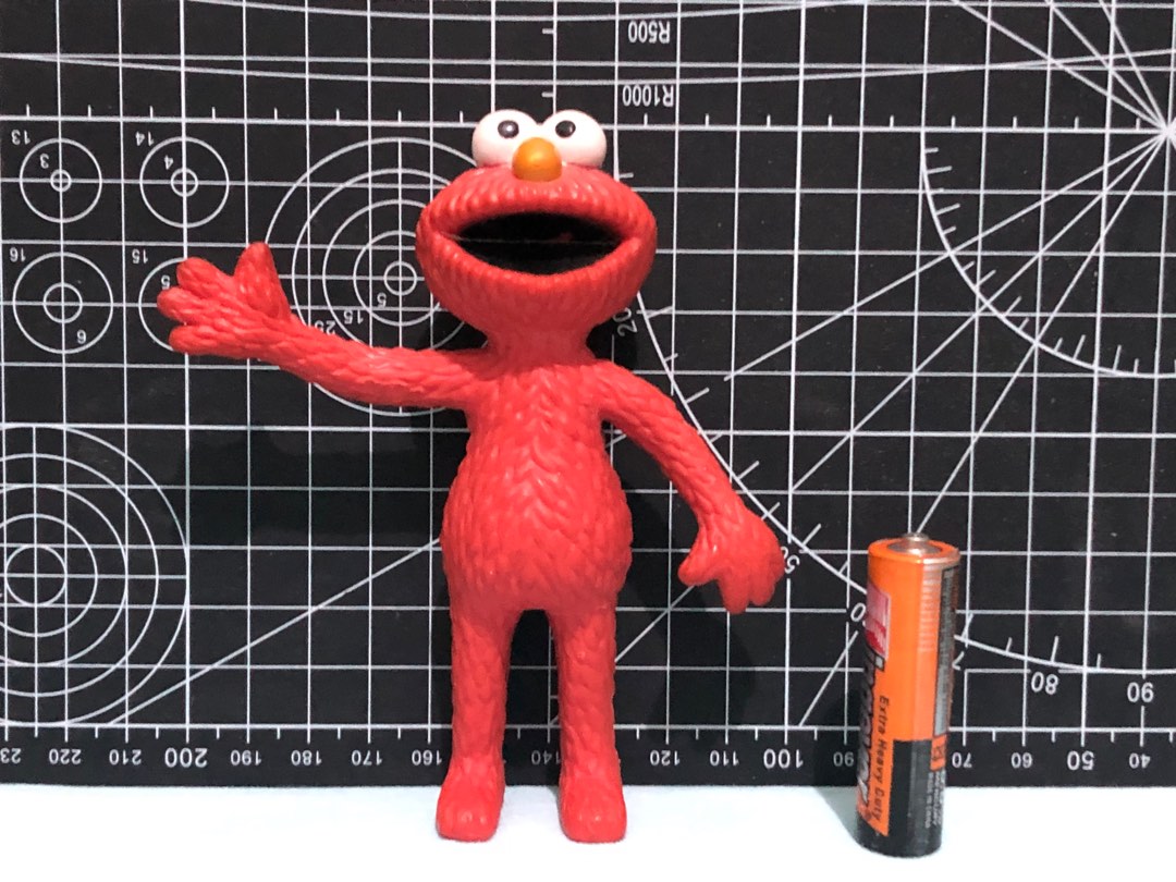 Sesame Workshop Elmo Figure, Hobbies & Toys, Toys & Games on Carousell