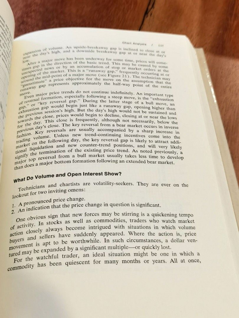 The Commodity Futures Market Guide Investment Book By Stanley Kroll ...